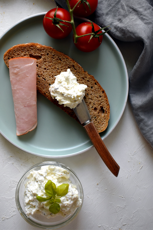 Egyszerű sajtkrém túróval